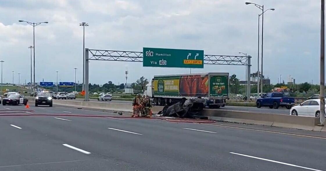 Hwy. 401 vehicle rollover closes eastbound express lanes