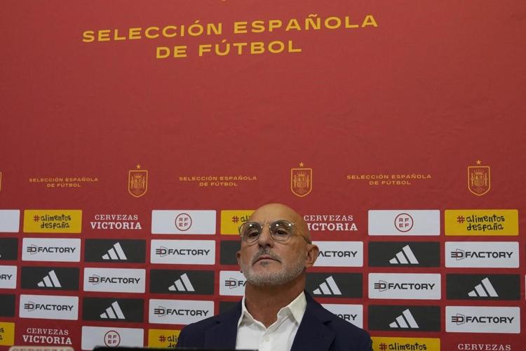 Spain soccer coach regrets his support for Luis Rubiales and asks for ...