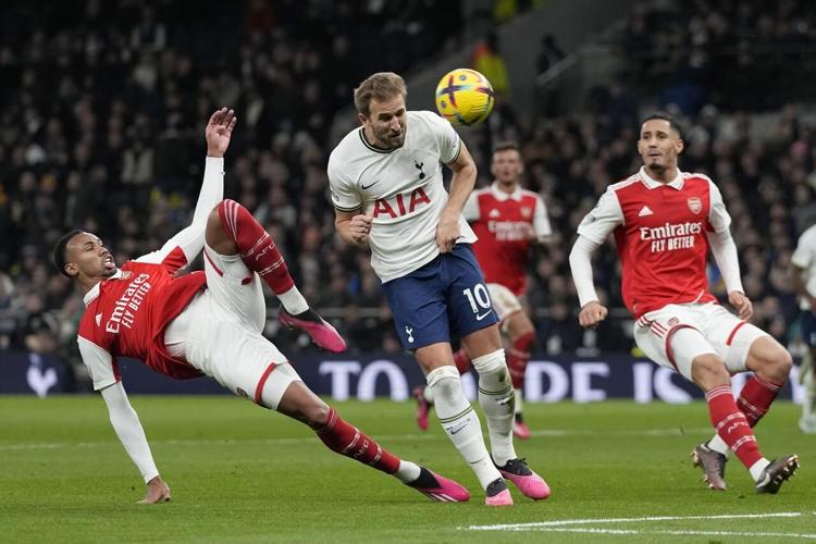 Arsenal beats Tottenham 2-0 to stretch EPL lead to 8 points