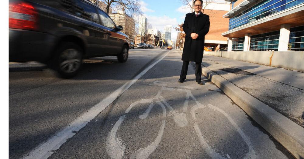 City to build curbs for separate bike lanes downtown