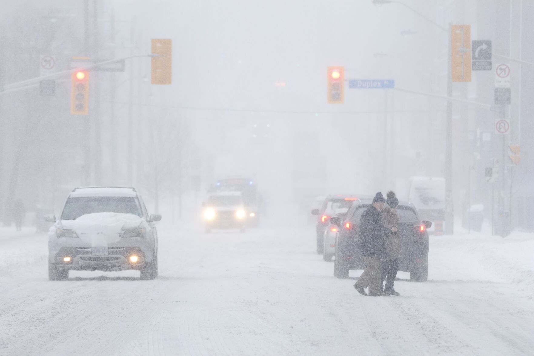 Toronto snowstorm live: Snowfall breaks local record as OPP report 400 ...