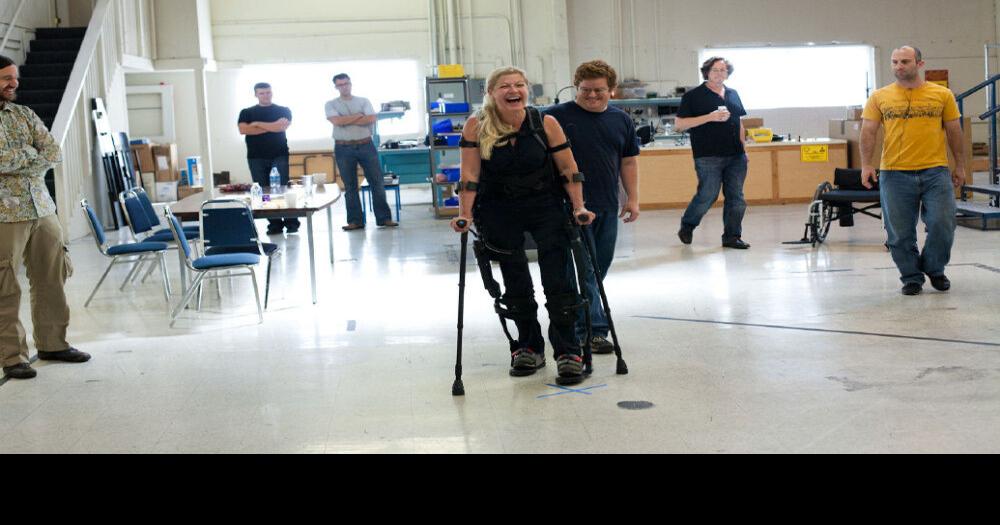 Bionic legs enable paraplegics to walk