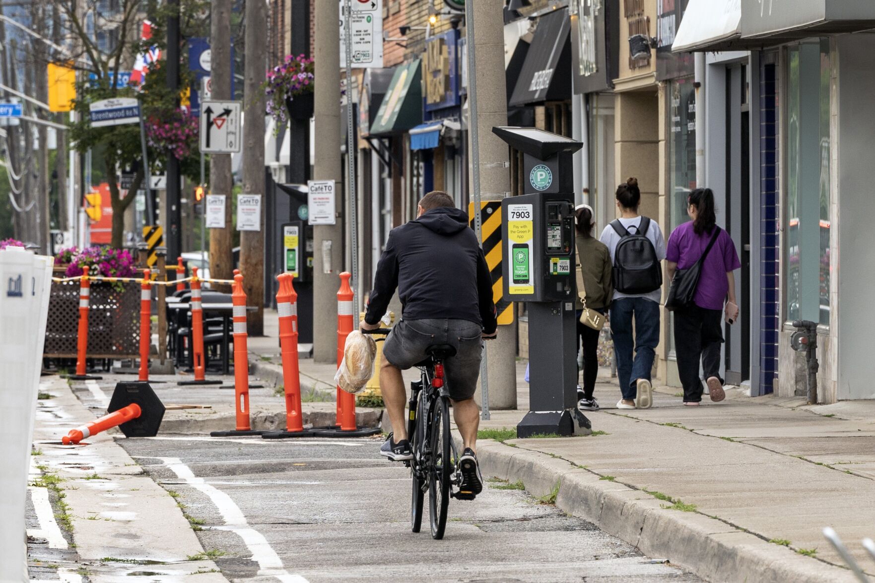 Cyclists clash with Bloor St. bike-lane opponents at meeting