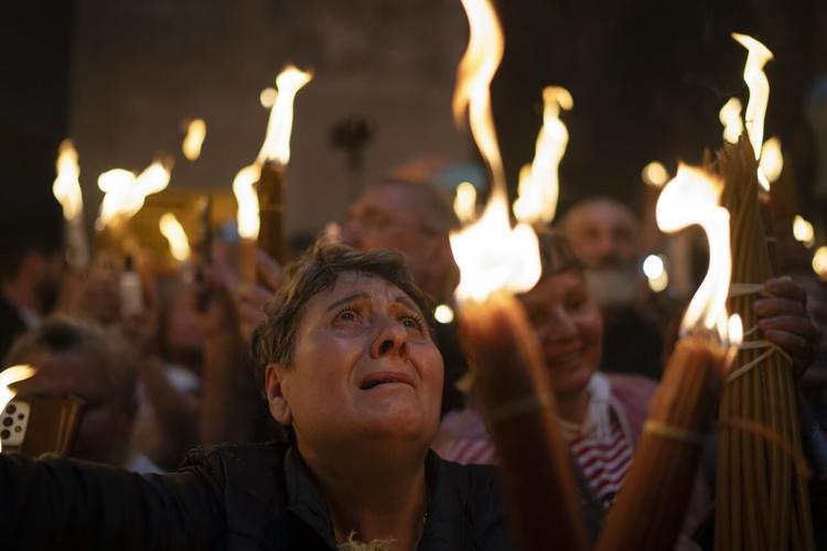 Cheers and flames as Orthodox worshipers greet the ancient ceremony of ...