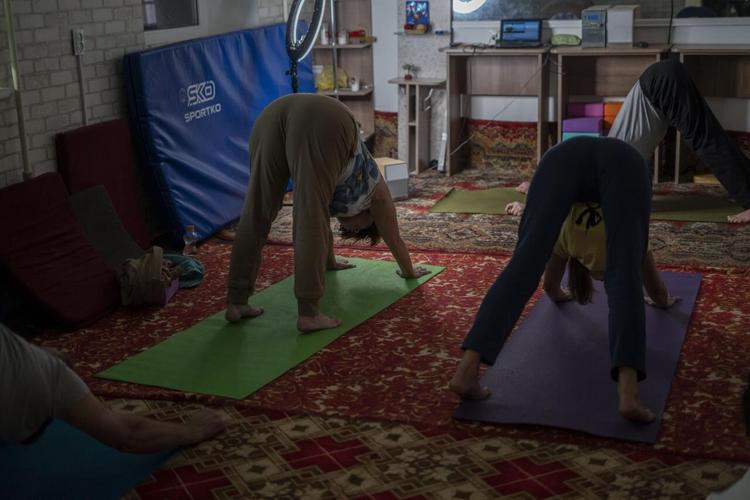 Yoga in a basement helps people in a Ukrainian front-line city cope ...