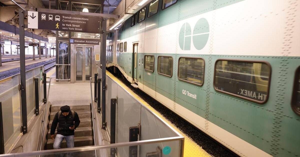 GO train service limited on Lakeshore East, Stouffville lines
