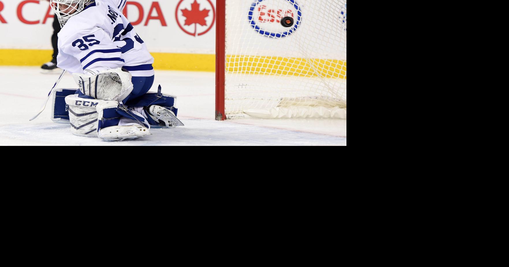 Jhonas Enroth finds vacation spot on Robidas Island