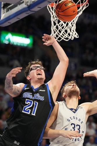 Robbie Avila hits 3-pointer with 3 seconds left, No. 21 Saint Louis ...