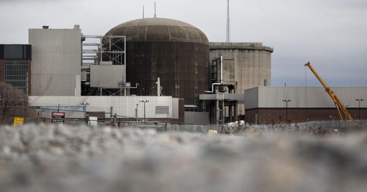 Pickering nuclear reactor leaks heavy water
