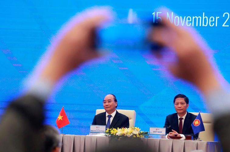 Asean China Other Partners Sign Worlds Biggest Trade Pact