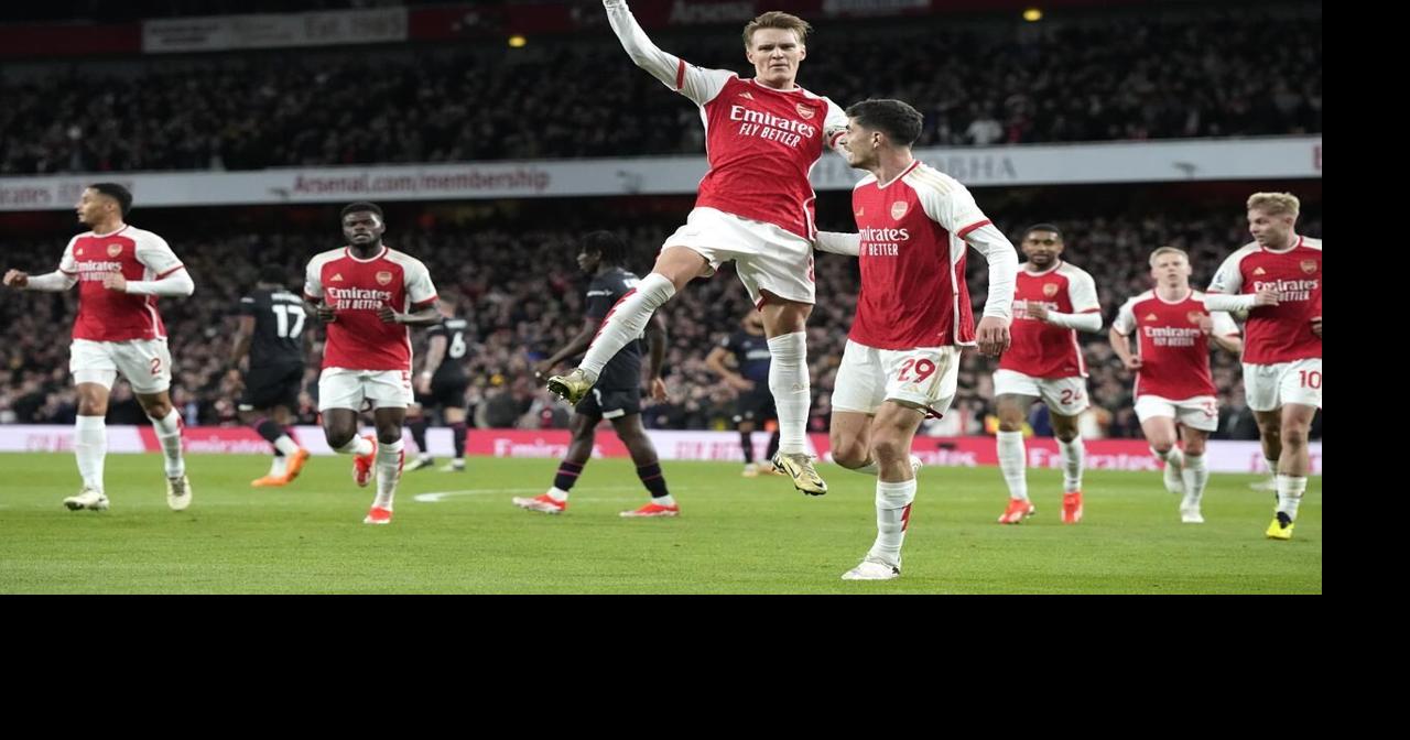 Arsenal climbs above Liverpool after beating Luton 2-0 in Premier League