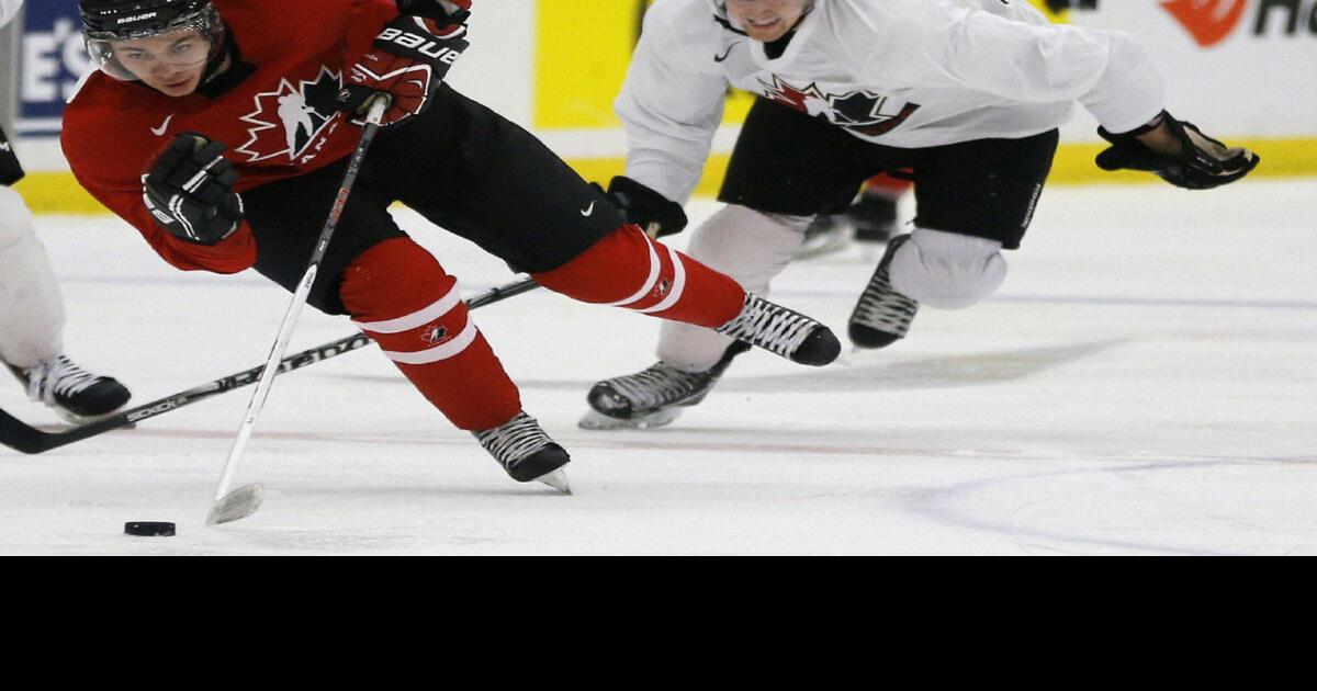 World juniors: Canada shares goalies, beats university team