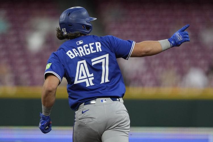 Blue Jays tie season-high with five homers in 13-9 win over Reds