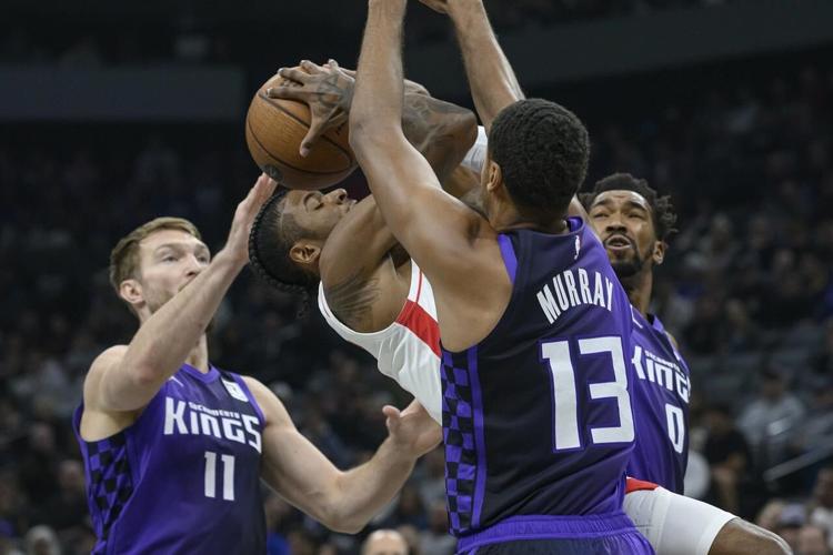 The Kings make 15 straight shots to beat the Rockets 120-111