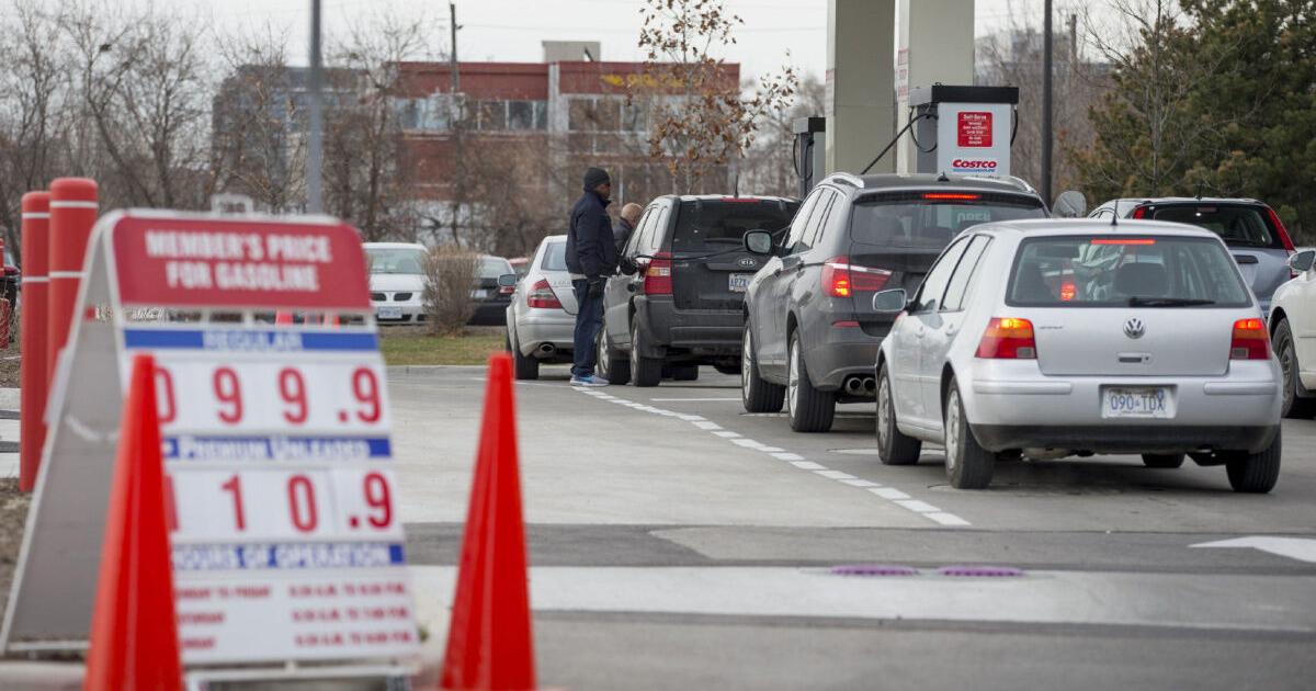 Toronto gas prices below $1 per litre for first time in four years