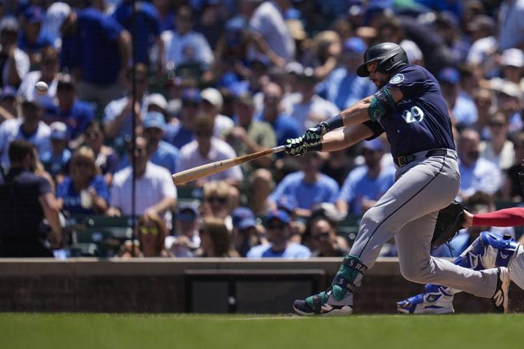 Raleigh homers twice, breaks Bench's record in the Mariners' 9-4 ...