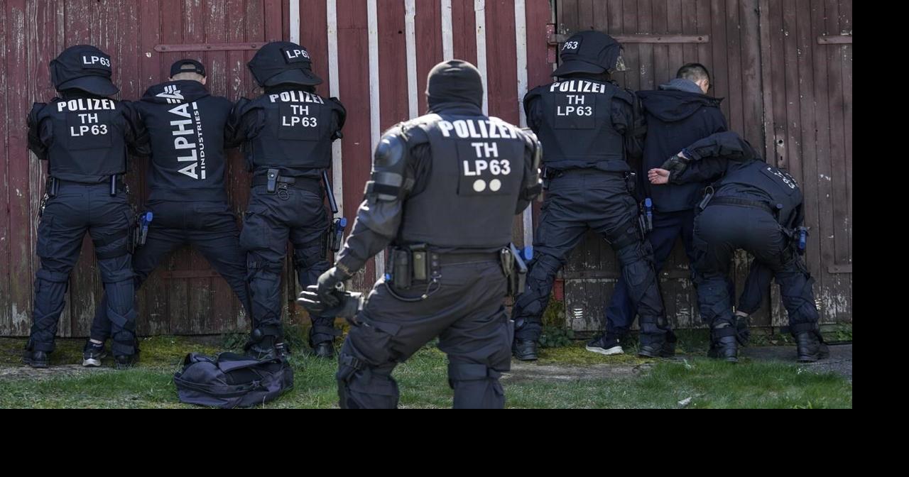 Hundreds of German police subdue 'hooligans' in training exercise for ...