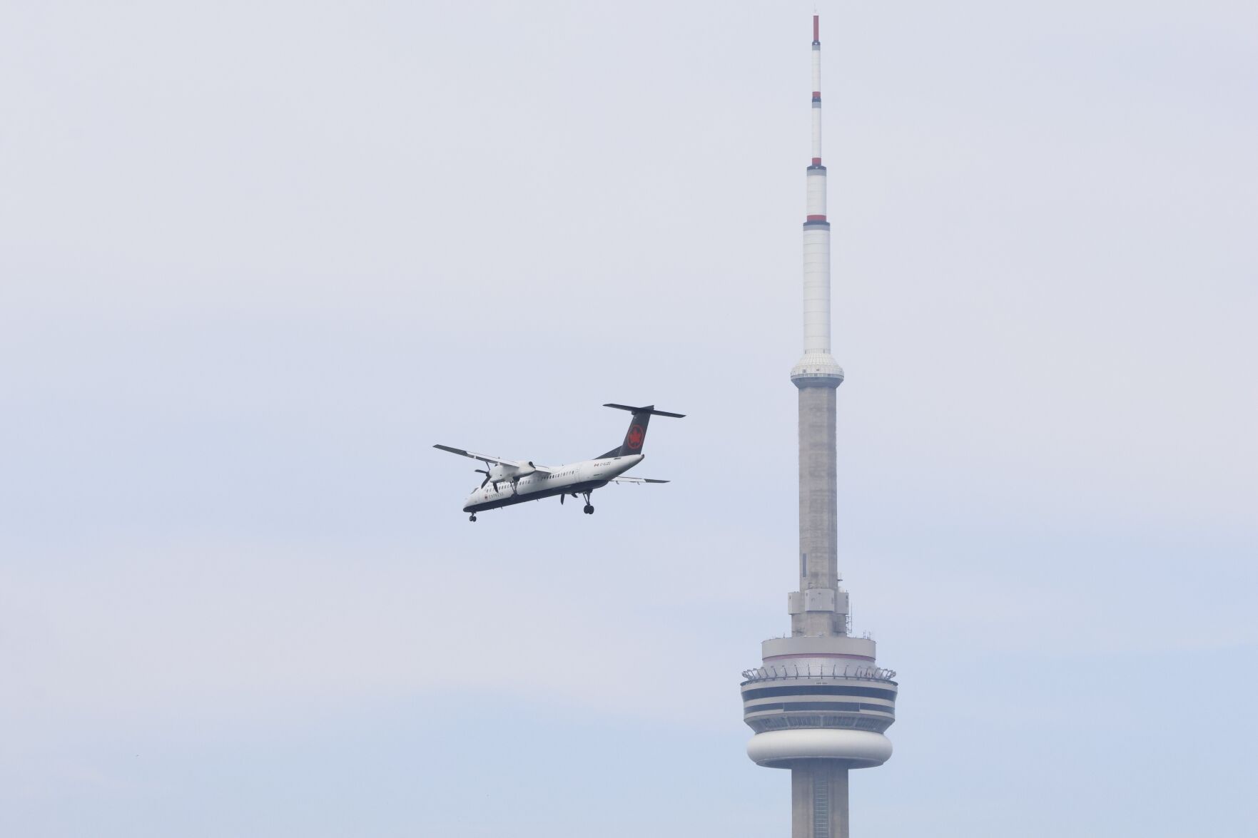 The CN Tower isn’t on fire. AI video spikes Google searches