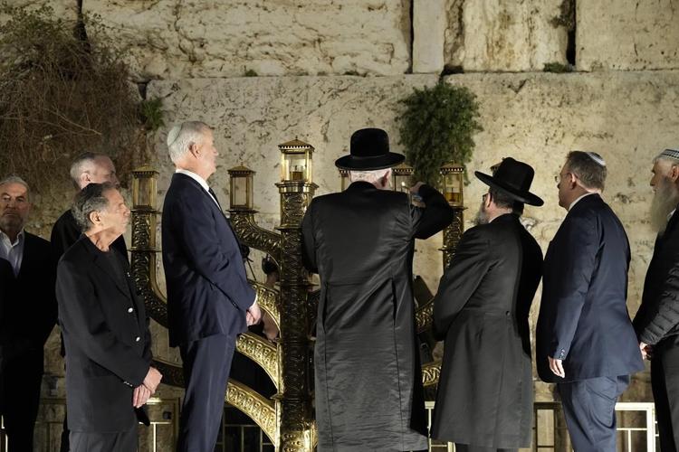 Holocaust survivors share message of hope during Hanukkah