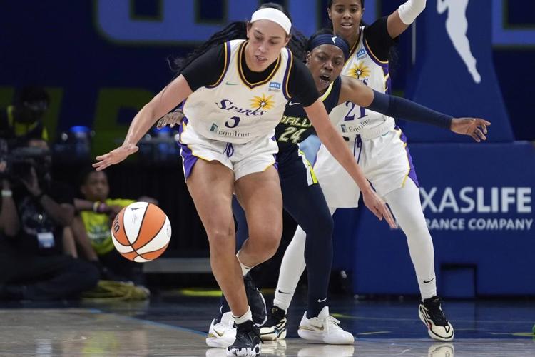 Los Angeles beats Dallas 79-61 behind Hamby, Ogwumike