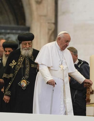 Catholic, Coptic Orthodox popes offer joint Vatican blessing