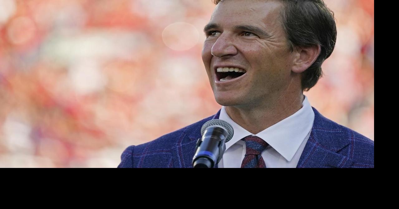 Witty, engaging Eli Manning is master pitchman, media pro