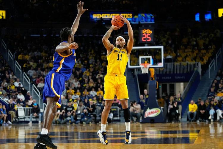 Morez Johnson Jr. has 24 points and 11 rebounds as No. 2 Michigan routs ...