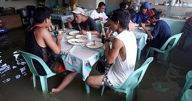 Philippines flood survivors slog through mud to safety
