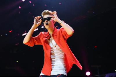 justin bieber collapsing