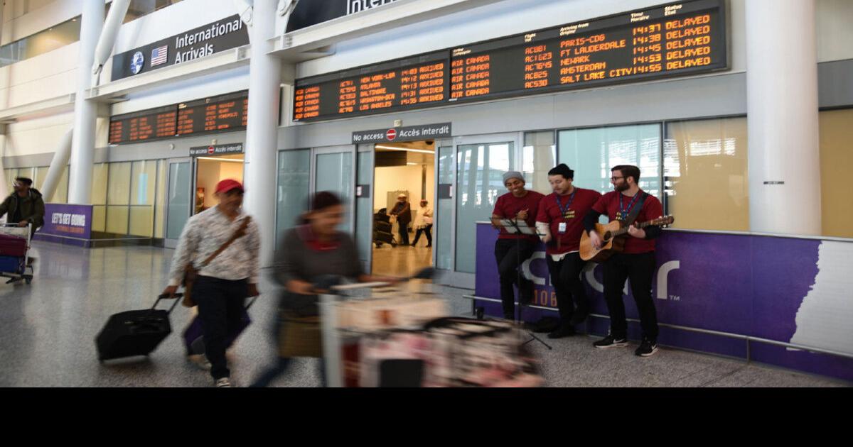 U.S. Customs outage turns to outrage as thousands of passengers delayed