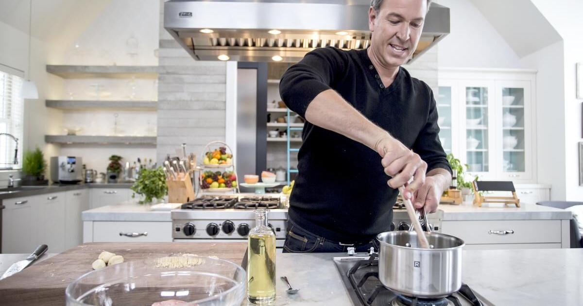 Celebrity chef Ricardo Larrivée is ending his English-language food ...
