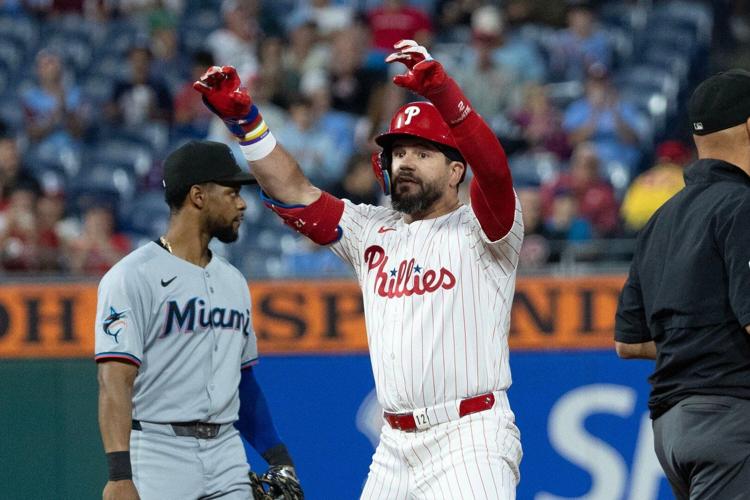 Schwarber pads NL homer lead with Nos. 55 and 56 in Phillies' blowout ...