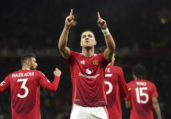 Man United seals spectacular comeback to beat Lyon 5-4 and advance to ...