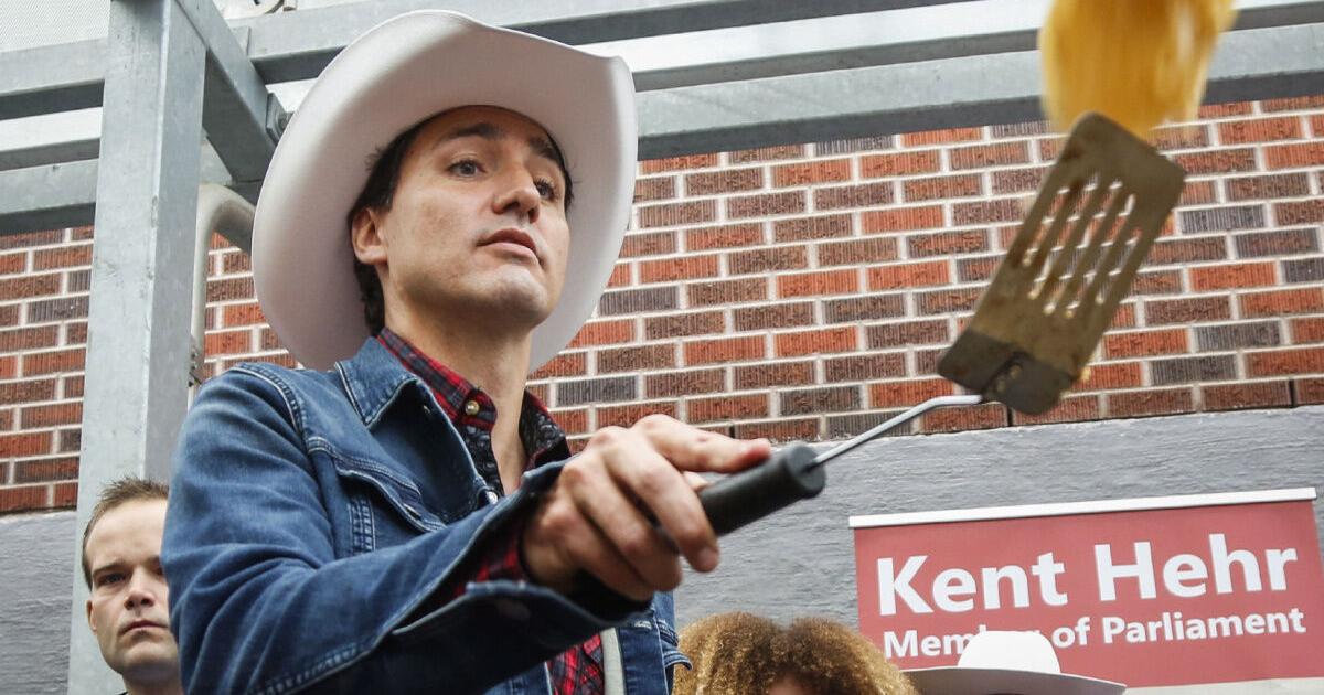 Trudeau dons cowboy hat, reassures Albertans at Calgary Stampede