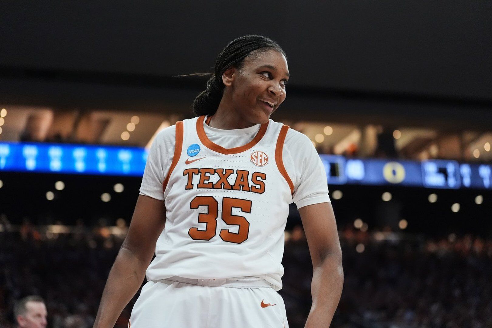 Texas 'generational talent' Booker scores 40 in March Madness rout of ...