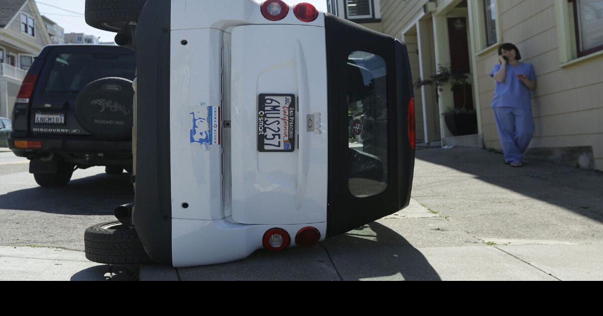 San Francisco police look for suspects in Smart car tipping case