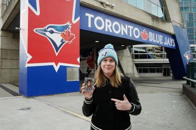 female blue jays fan