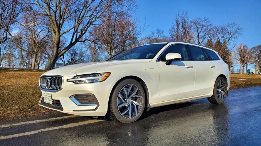 Style, form factor and power make the 2021 Volvo V60 Recharge something ...
