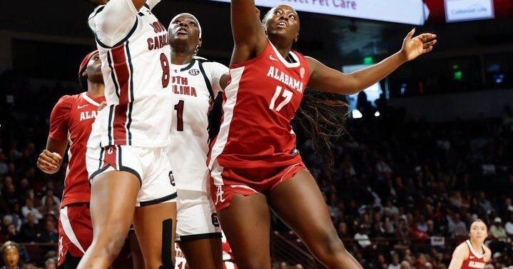 Edwards leads way with 25 as No. 3 South Carolina wins 24th straight ...