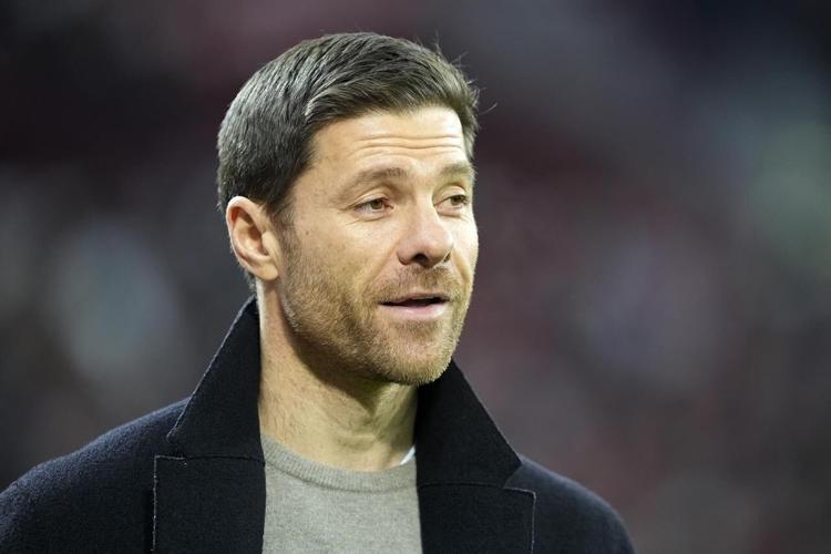 Kane scores twice to end brief goal drought as Bayern keeps pace with ...