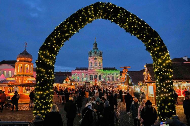 German bakers bring Christmas specialty to life with rich tradition and ...