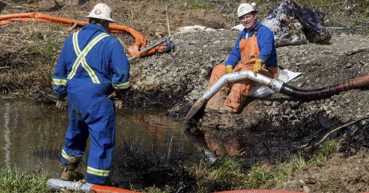 Keystone pipeline plan assailed after oil spill in Arkansas