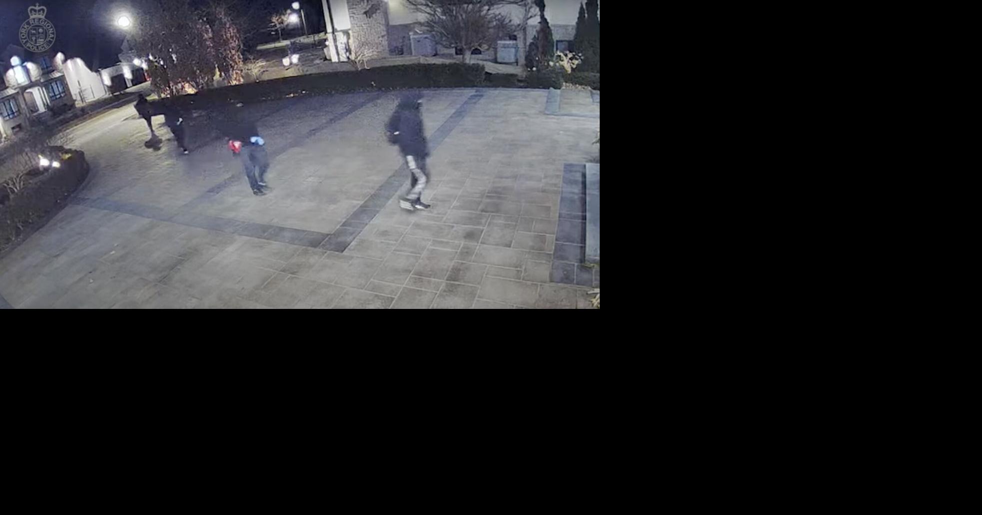 Video shows armed suspects breaking into Vaughan home