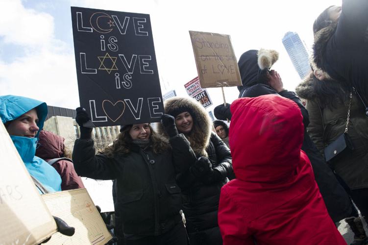 Toronto protesters rally against Islamophobia, Trump’s travel ban