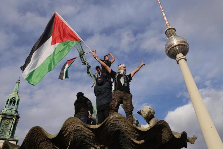 Massive pro-Palestinian rally in Toronto