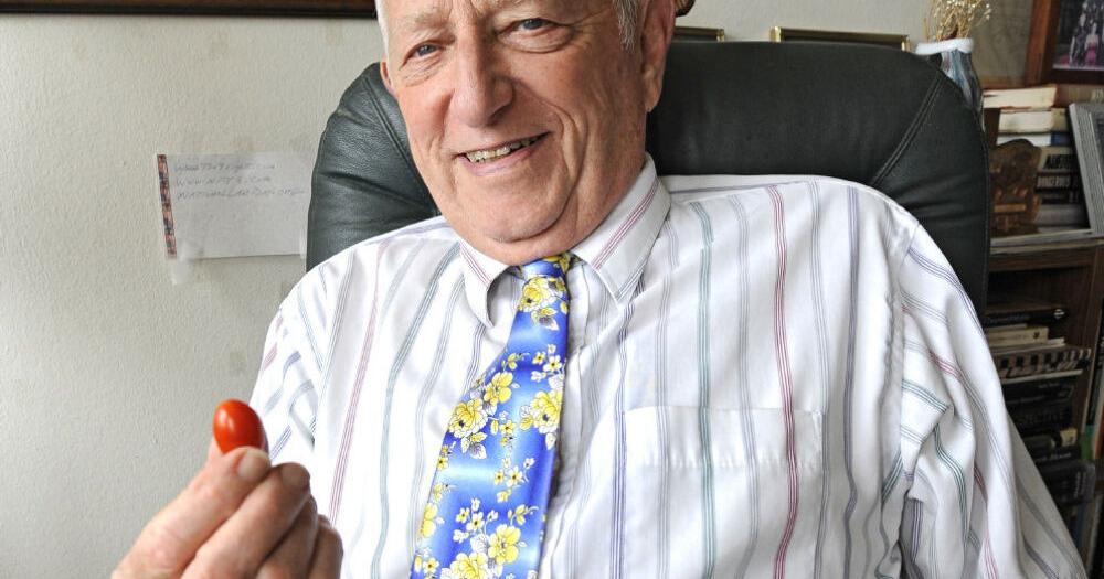 Constant eating helps senior lose weight