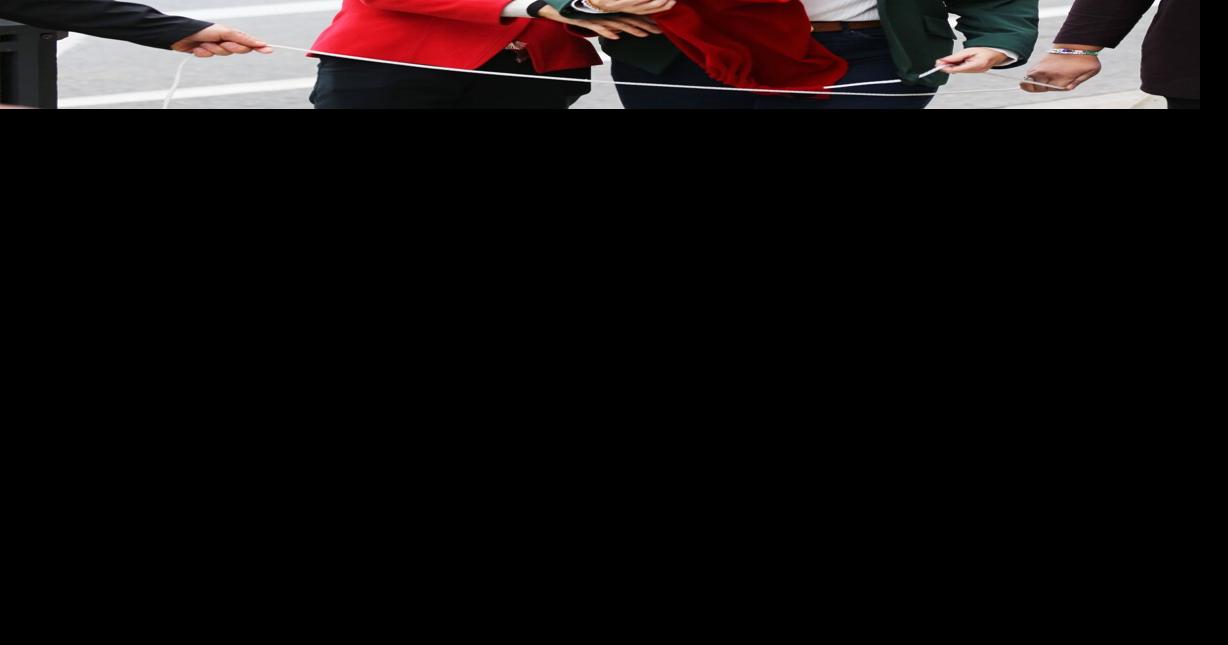 City of Toronto unveils ‘Taylor Swift Way’ street signs