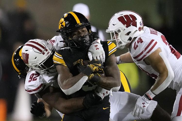 No. 1 Oregon, Wisconsin have gone in different directions since their ...