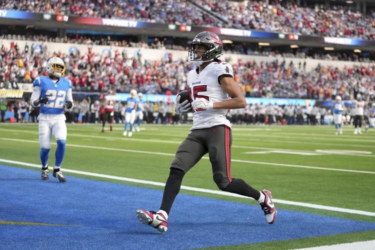 Mayfield throws for 4 TD passes as Buccaneers dominate the second half ...