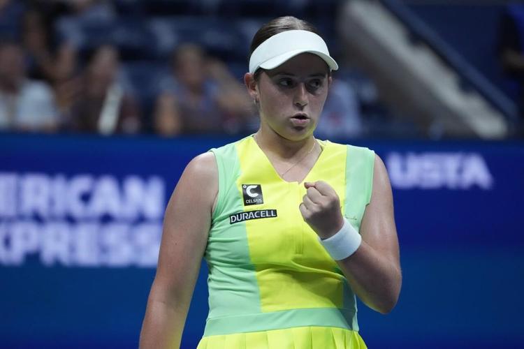 Iga Swiatek's US Open title defense and stay at No. 1 end with a loss to Jelena Ostapenko